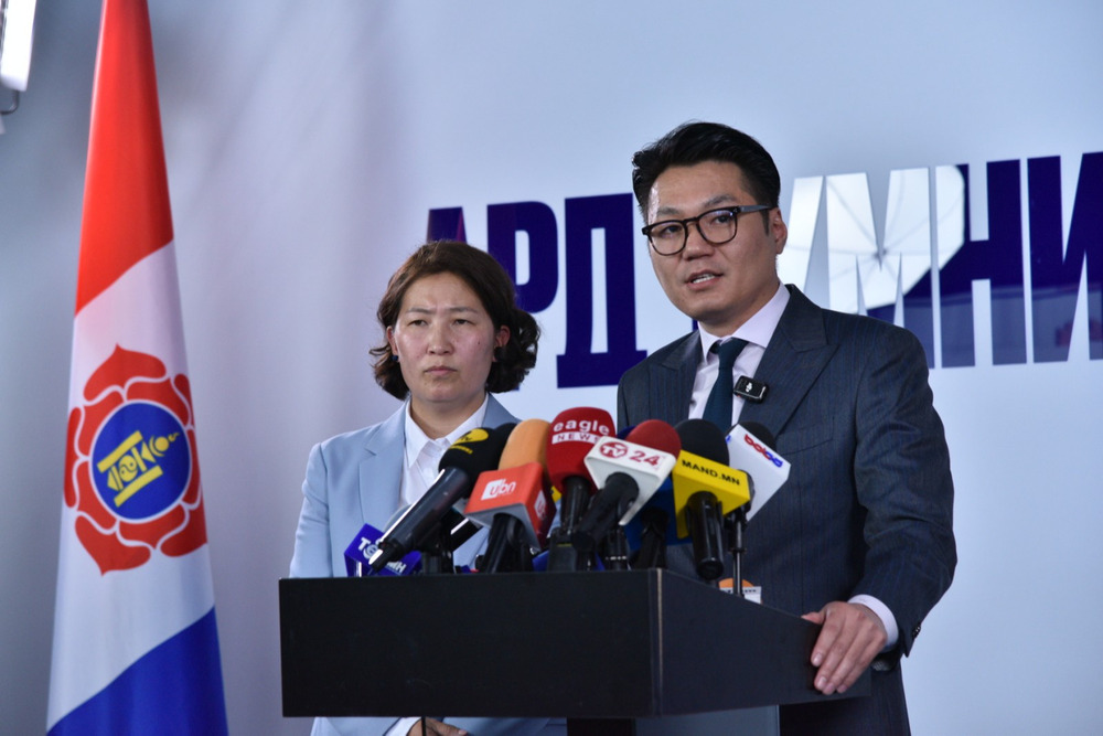 АН аас мөнгө тарааж худал амлалт түгээж иргэд сонгогчдод дарамт